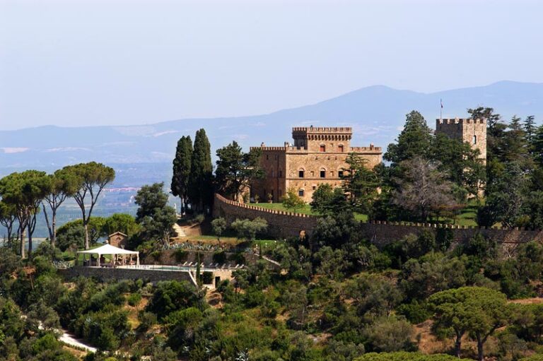 Luxury Tuscany Castle For Rent: Castle of Segalari - SopranoVillas