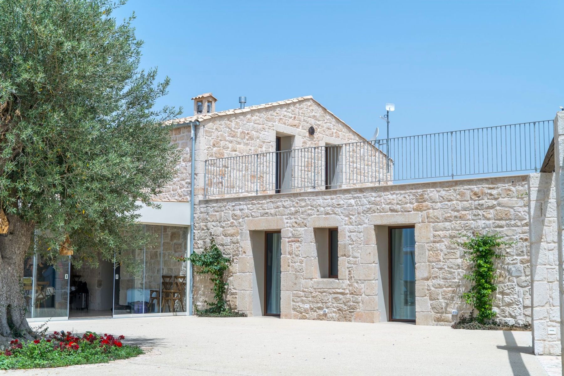 Ragusa Swimming Pool | Sicily - SopranoVillas